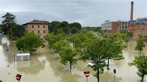 Al Menos Ocho Muertos Tras Las Inundaciones En El Norte De Italia
