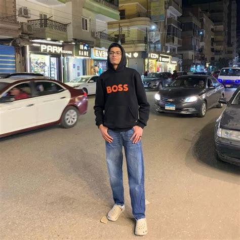 M Mo Med Wael Threads Say More