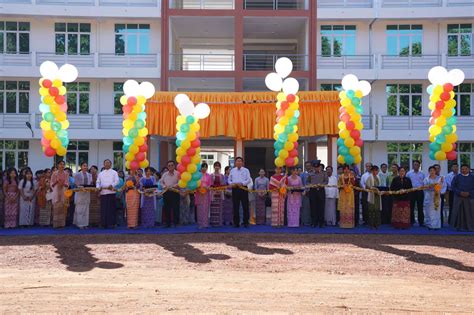 မကွေးတိုင်းဒေသကြီးဝန်ကြီးချုပ် ဦးတင့်လွင် မကွေးတက္ကသိုလ်ရှိ စန္နကူးကျောင်းသူဆောင် ဖွင့်ပွဲအခမ