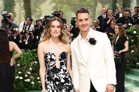 Allison Williams Quietly Marries Alexander Dreymon After 6 Years Together