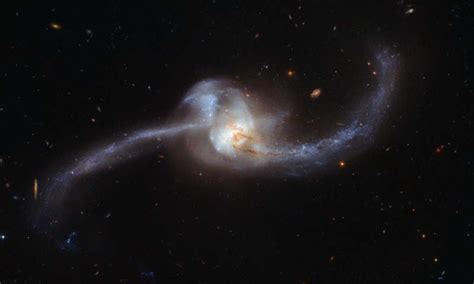 Image Hubble Captures Collision Of Two Galaxies