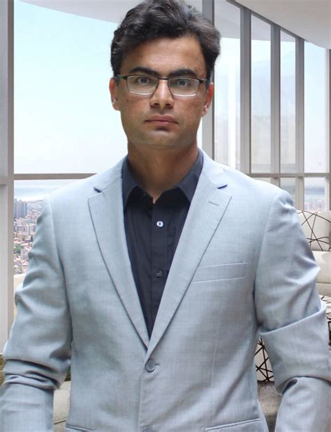 about moazzam khan medium