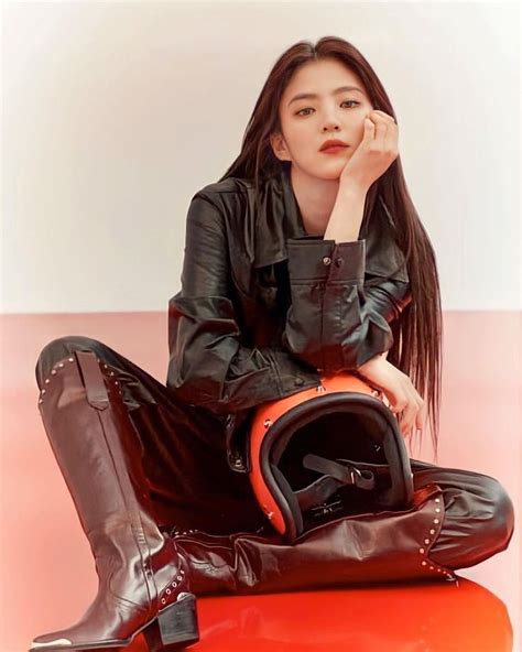 Hansohee 한소희 ฮันโซฮี On Instagram ️ ️ Xeesoxee Luckychouette7