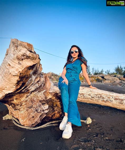 Ashi Singh Instagram 1 Or 2 Ashisingh Beach Offday Gethu Cinema