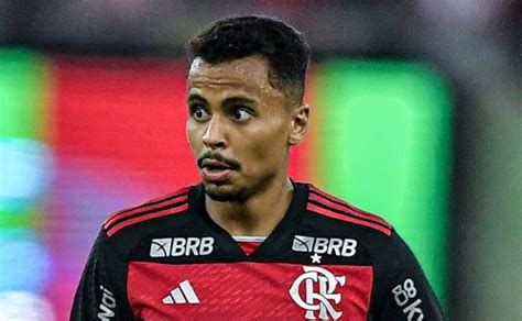 Flamengo Toma Decisão Sobre Allan Após Polêmica Em Caso Policial Com Ex