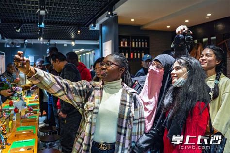 看变脸、画脸谱、捏面塑，天心非遗走出国际范 中南大学国际教育学院