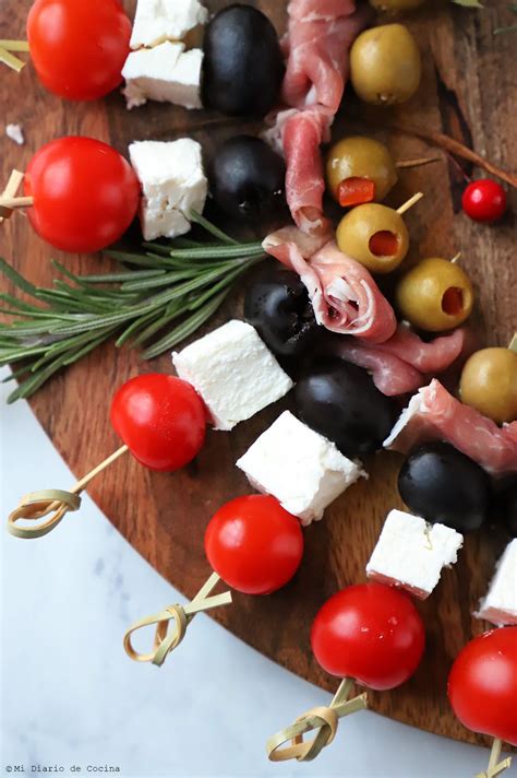 Brochettes apéritives saucisson tomates mozzarella Artofit