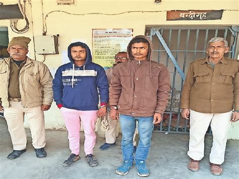 Police Caught Two Miscreants Who Were Running Away After Robbing A Bike