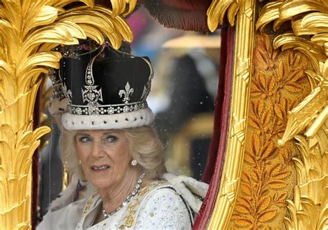 Camilla é coroada rainha da Inglaterra e web reage Amante Band