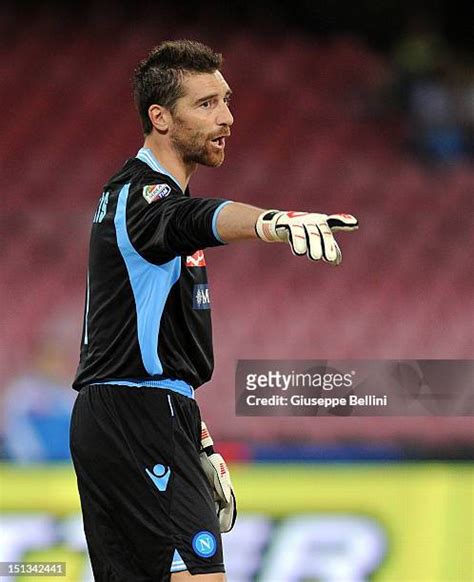 Ssc Napoli Goalkeeper Morgan De Sanctis Photos Et Images De Collection