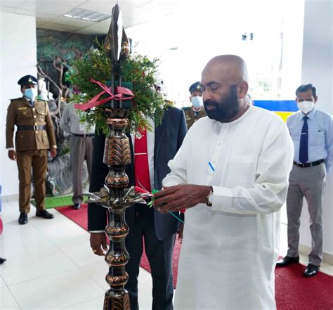 ඇමති සියඹලාපිටිය හදිසියේම සුරාබදු මූලස්ථානයට ගිහින් කරපු දේ Photos