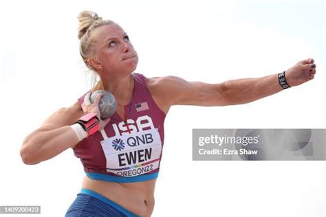 Maggie Ewen Photos Et Images De Collection Getty Images