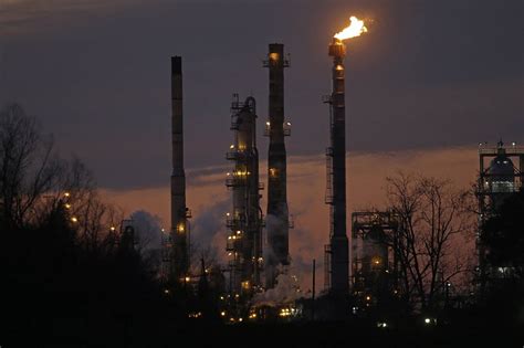 Exxon Official Says A Ban On Fossil Fuel Is Unrealistic Wsj