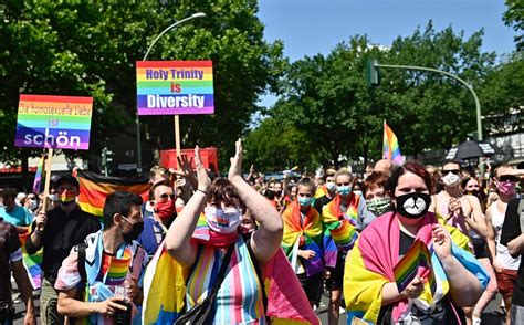 Global Pride 2020 Coronavirus En Alemania Miles De Asistentes