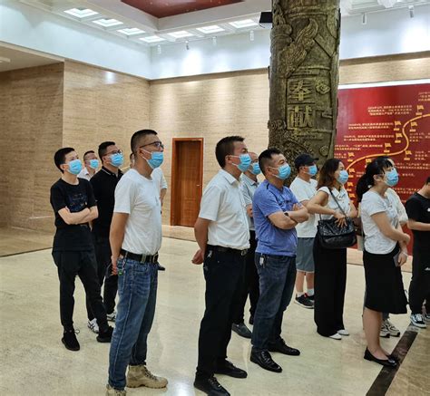 清镇市工信局党委到观山湖区新时代全面从严治党教育基地开展警示教育活动全体