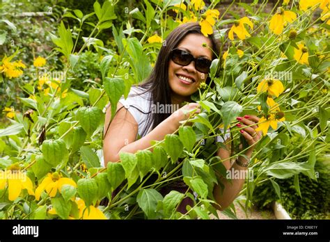 Filipina Girl Fotos Und Bildmaterial In Hoher Auflösung Alamy