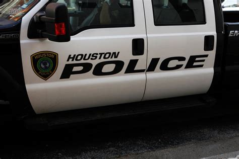 Security Guard Shoots Kills Man Known To Her Outside Gas Station Police