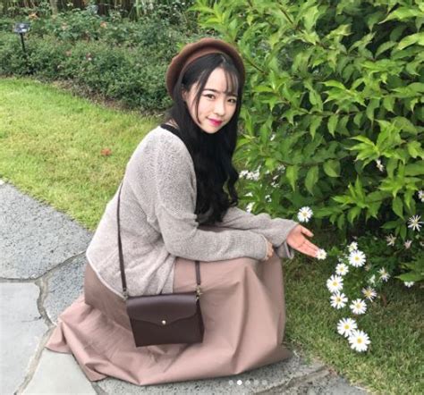 으앙 너무 예뻐요 기장 약간 걱정했었는데 막상 입어보니 넘 예쁜 길이인거 같아요 요즘같은 플레어롱스커트 롱플레어스커트 플레어스커트 플레어 롱스커트 롱치마 가을