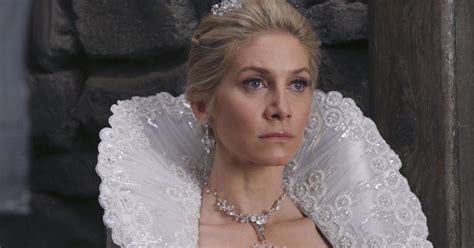 Once Upon A Time Saison 4 épisode 6 Elizabeth Mitchell Sur Une Photo