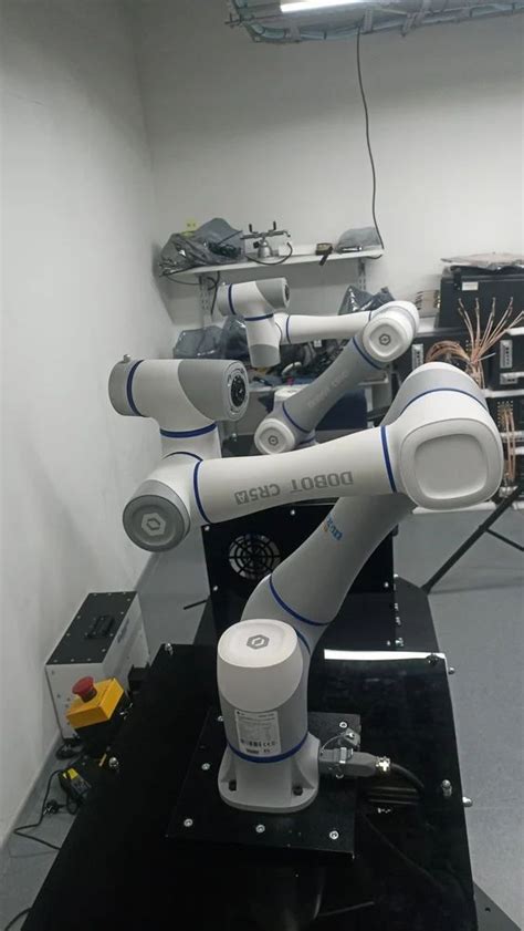Integration Of Autonomous Mobile Robots Amr With Collaborative Robots