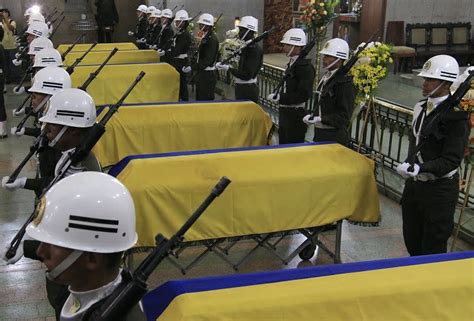 Ocho Policías Pierden La Vida En Atentado Con Explosivos En Colombia