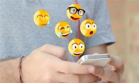 دراسة مستخدمي الإيموجي يخفون مشاعرهم الحقيقية