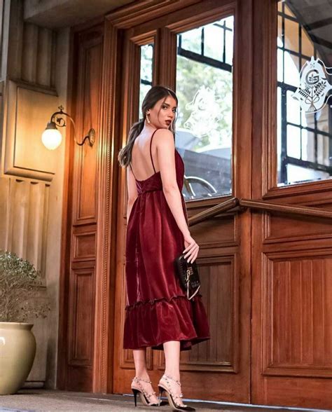 9 Pesona Sabrina Chairunnisa Dalam Balutan Dress Anggun