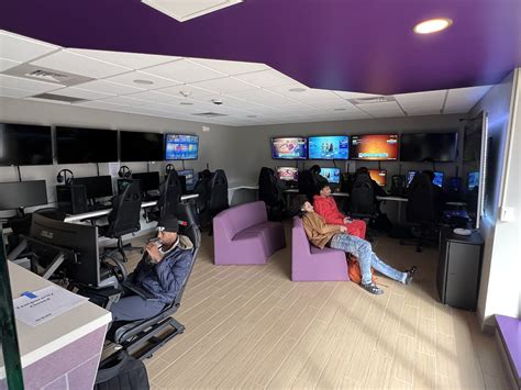 Lounge Opens Creating A Place For Gamers Butler Lantern