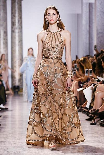 더쿠 샤넬이 보자마자 바로 독점 계약을 걸어버린 여자 모델 