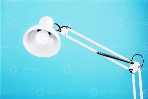 Candeeiro De Mesa De Escrit Rio Em Fundo Azul Com Espa O Para O