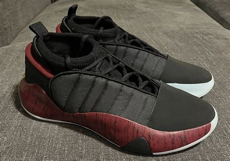 致敬哈登母校！新配色哈登 7 实物曝光！ 球鞋资讯 Flightclub中文站sneaker球鞋资讯第一站