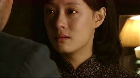 小姨多鹤：张俭对多鹤告别，却没发现进房的张铁，一切都被看见了影视伦理好看视频