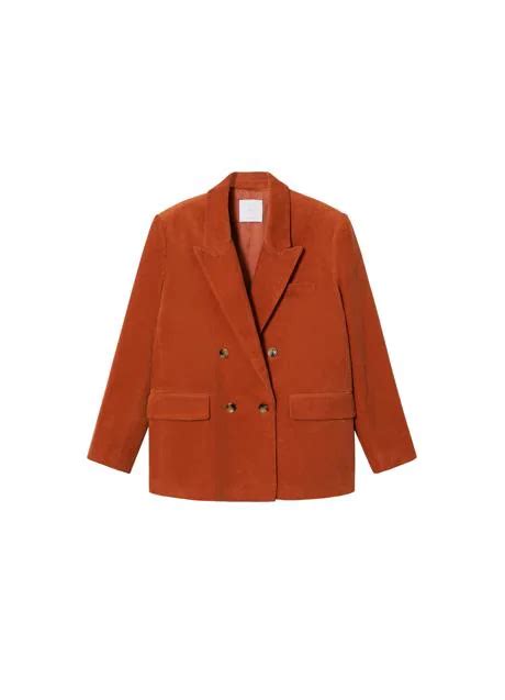 El Blazer De Pana Que Rejuvenece A Partir De Los 50 Y No Para De Agotarse Por Lo Bien Que Sienta