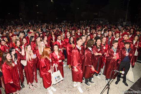 Фото галерија Свечено врачени дипломите на матурантите од охридската гимназија Ohridnews