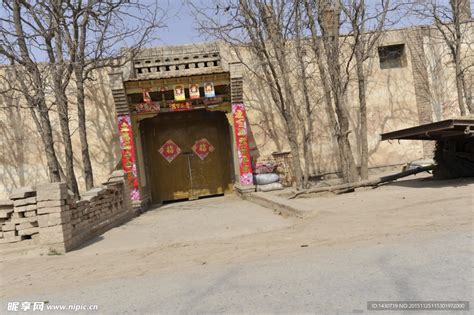 甘肃省民勤县农村农家院大门摄影图 建筑景观 自然景观 摄影图库 昵图网