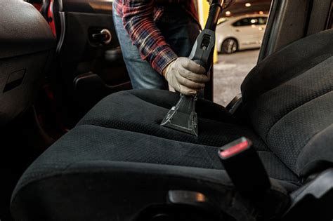 자동차 딥 클리닝 전문 진공 청소기가 있는 전문 딥 워싱 승용차 카시트 30 34세에 대한 스톡 사진 및 기타 이미지 30 34세 고무 장갑 교통 수단 좌석 Istock