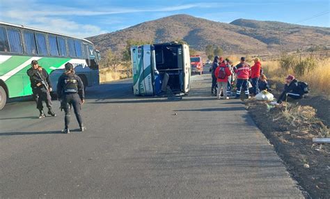 Deja 8 heridos volcadura de camión en la Jacona Los Reyes Noticias de