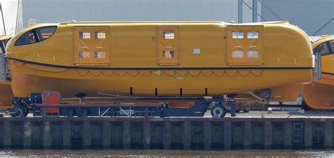 Ausdocken Der Quantum Of The Seas Rettungsboote Sind Auf Dem Weg Zur
