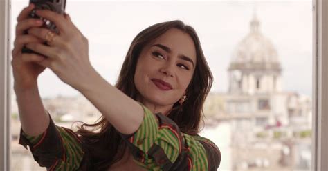 El Director De Emily En París” Explicó El Cambio Más Grande De La