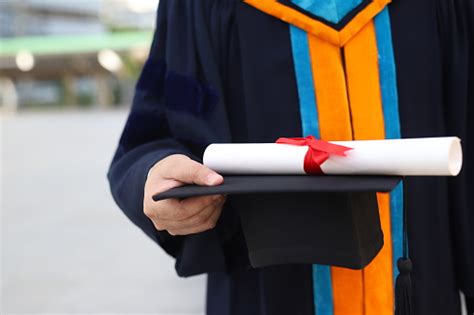 Estudiantes Que Se Han Graduado De Una Escuela Universitaria Y Han