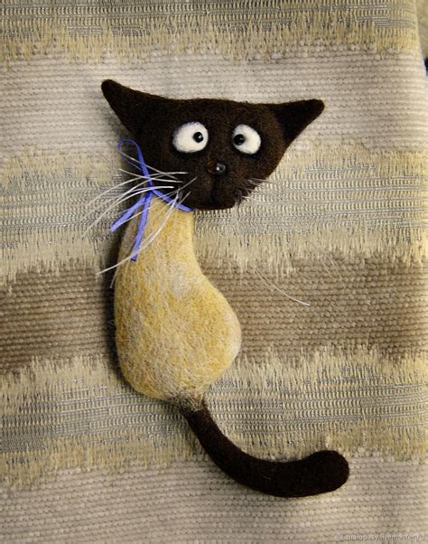 Купить или заказать Валяная брошь Кот Симон в интернет магазине на Ярмарке Мастеров Валяный