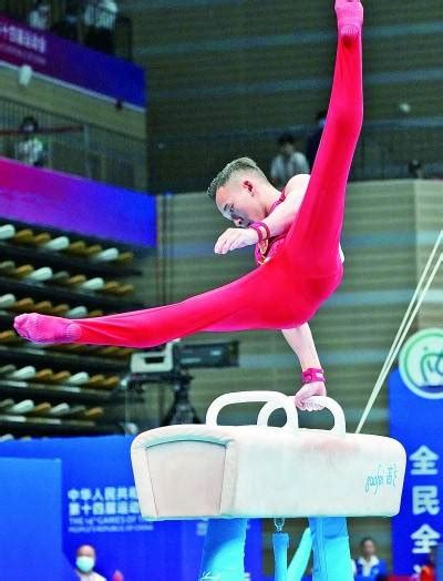 颁奖台见证体操情滕海滨