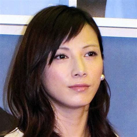 41歳・3児の母なのにあの美人女優の今は 「時が止まってる」練習中の“自撮り写真”にファン驚愕｜まいどなニュース