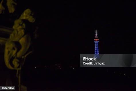 체코슬로바키아에서 벨벳 혁명 이후 30년 만에 페트린스카 베즈 타워를 채색했습니다 0명에 대한 스톡 사진 및 기타 이미지 0