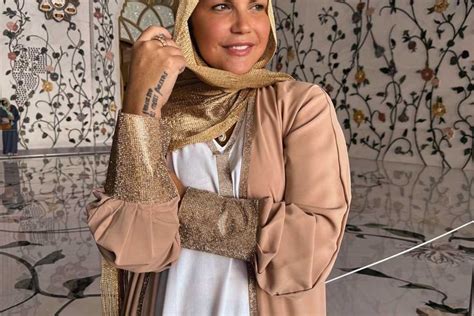 من المسجد شقيقة كريستيانو رونالدو تظهر بالحجاب المصري اليوم