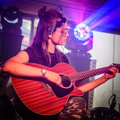 Jaką Gitarę Kupić Na Początek Nauka Gry Na Gitarze Ostrołęka