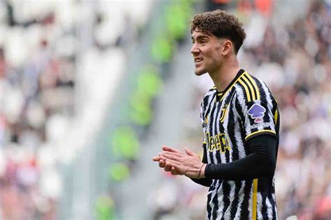 Infortunio Vlahovic Allegri è Nei Guai Il Ct Della Serbia Spaventa I