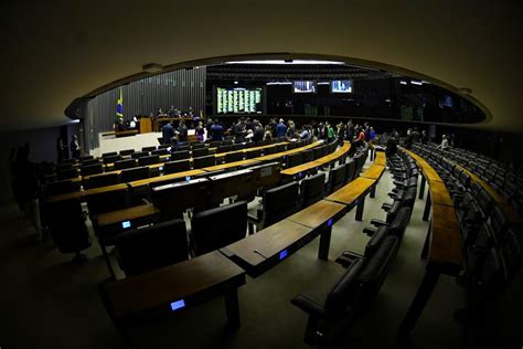 Câmara aprova urgência para votar desoneração e revisão de dívidas dos