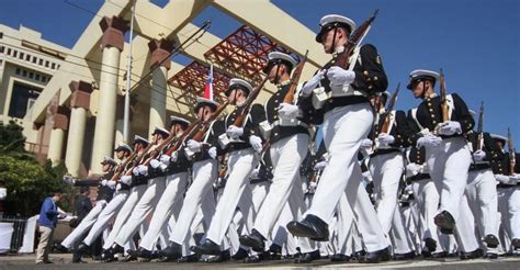 Detienen A 2 Funcionarios De La Armada Acusados De Robo