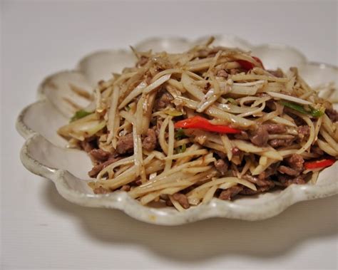 【芋头炒牛肉丝的做法步骤图，怎么做好吃】肖弘月kathy下厨房